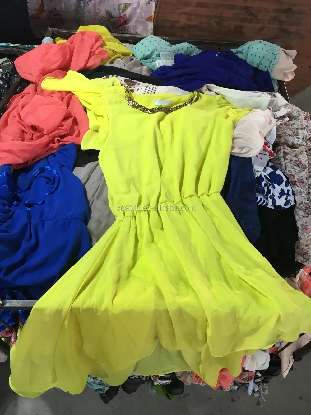 Boa qualidade ordenadas roupas usadas em fardos de roupas de segunda ...