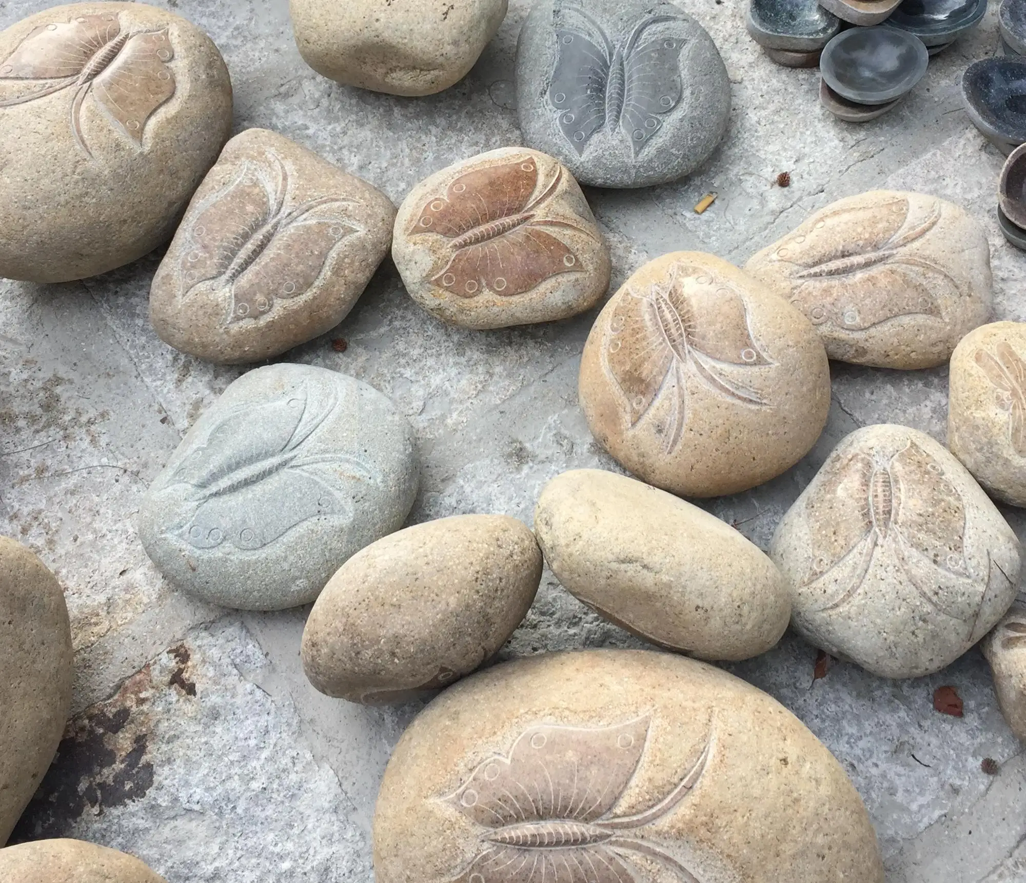 Natural River Pebble Carving Garden Decoration River Stone Butterfly ...