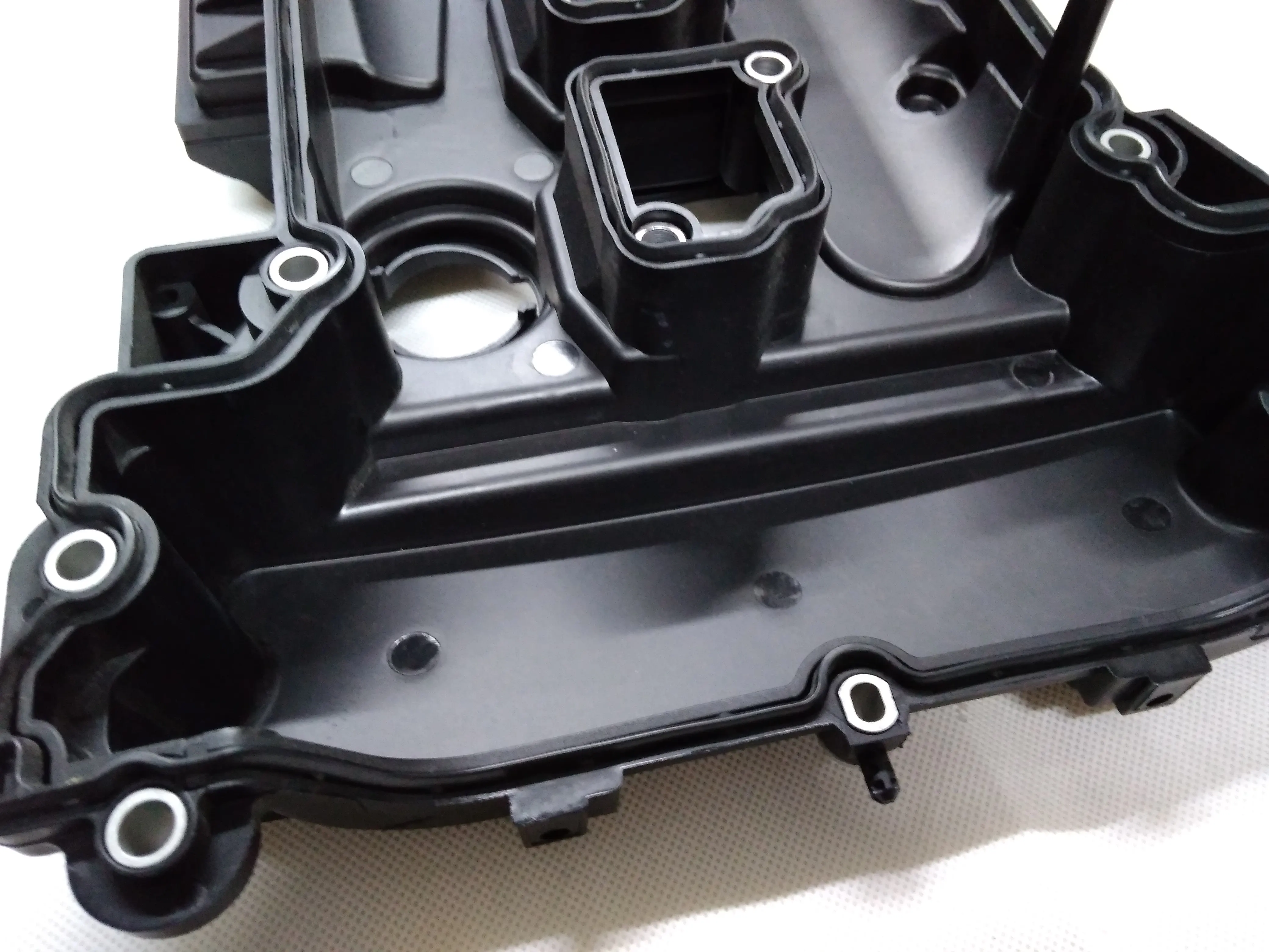 2710101730 Auto Engine Valve Cover For M-benz W212 W204 - Buy ...