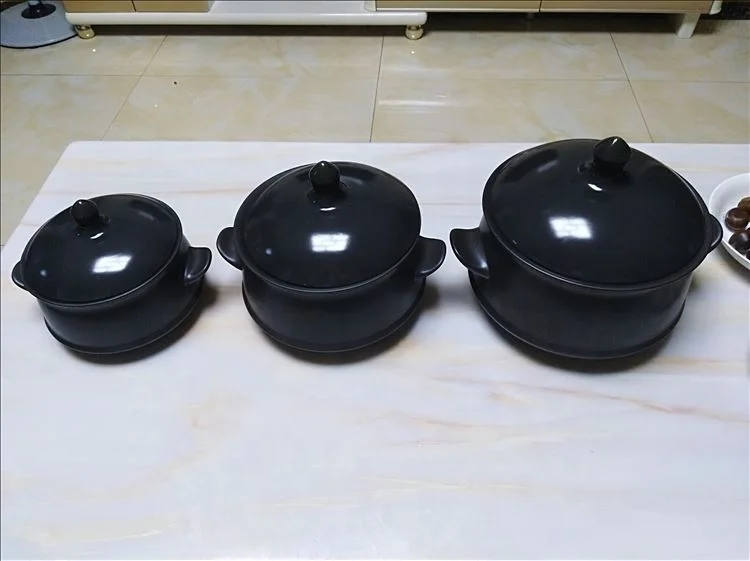 Ethiopian Traditional Casserole Dest Shekla on Fire Cooking