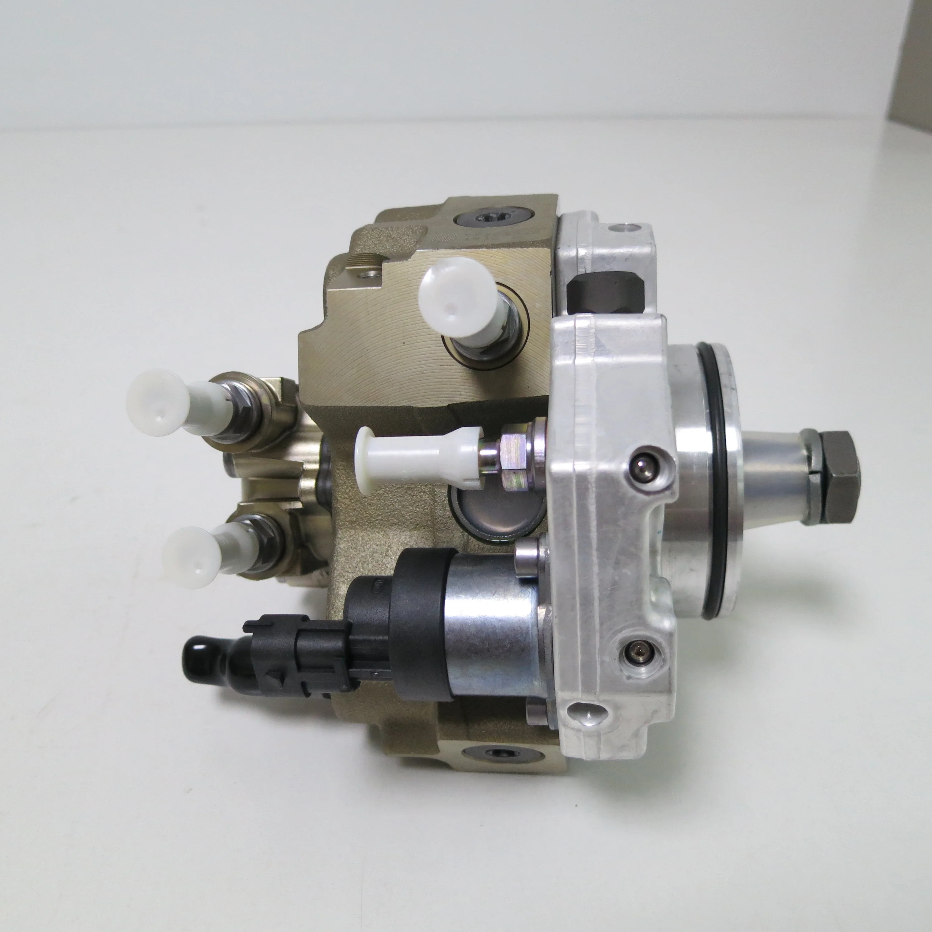 6590327 5256607 4988593 Isf3.8 Diesel Engine Fuel Assy Pump For Foton ...