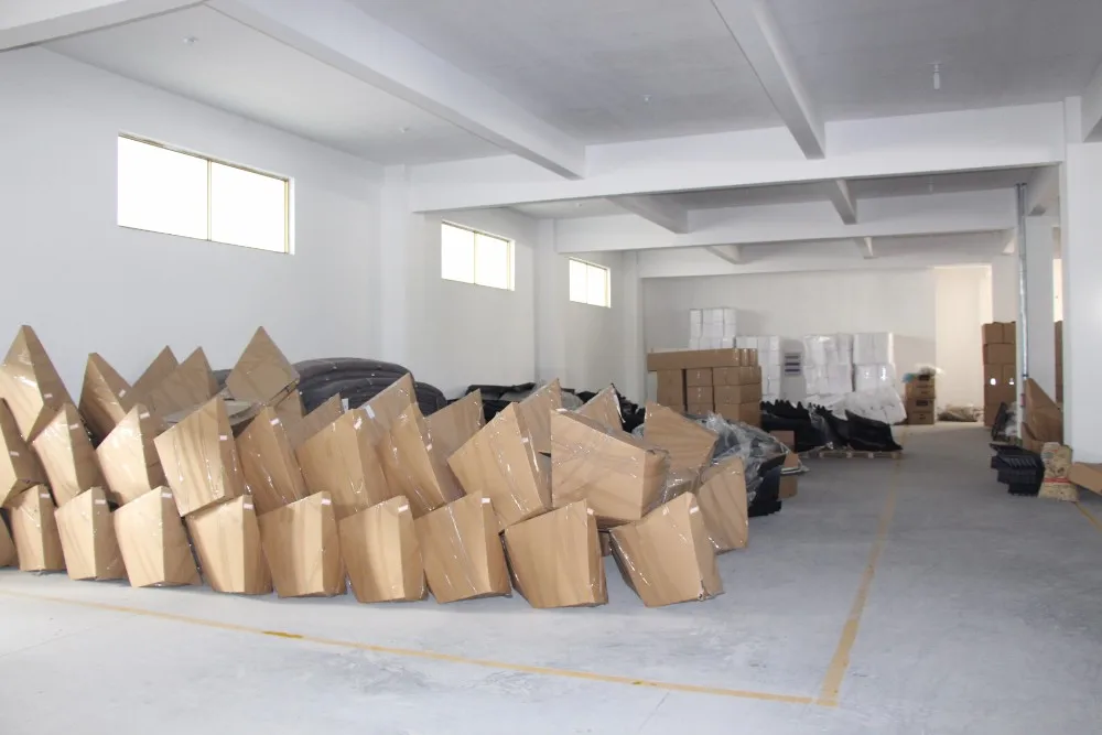 Truck Body Parts 82758380 - High Performance VNL Bumper Trim Moulding