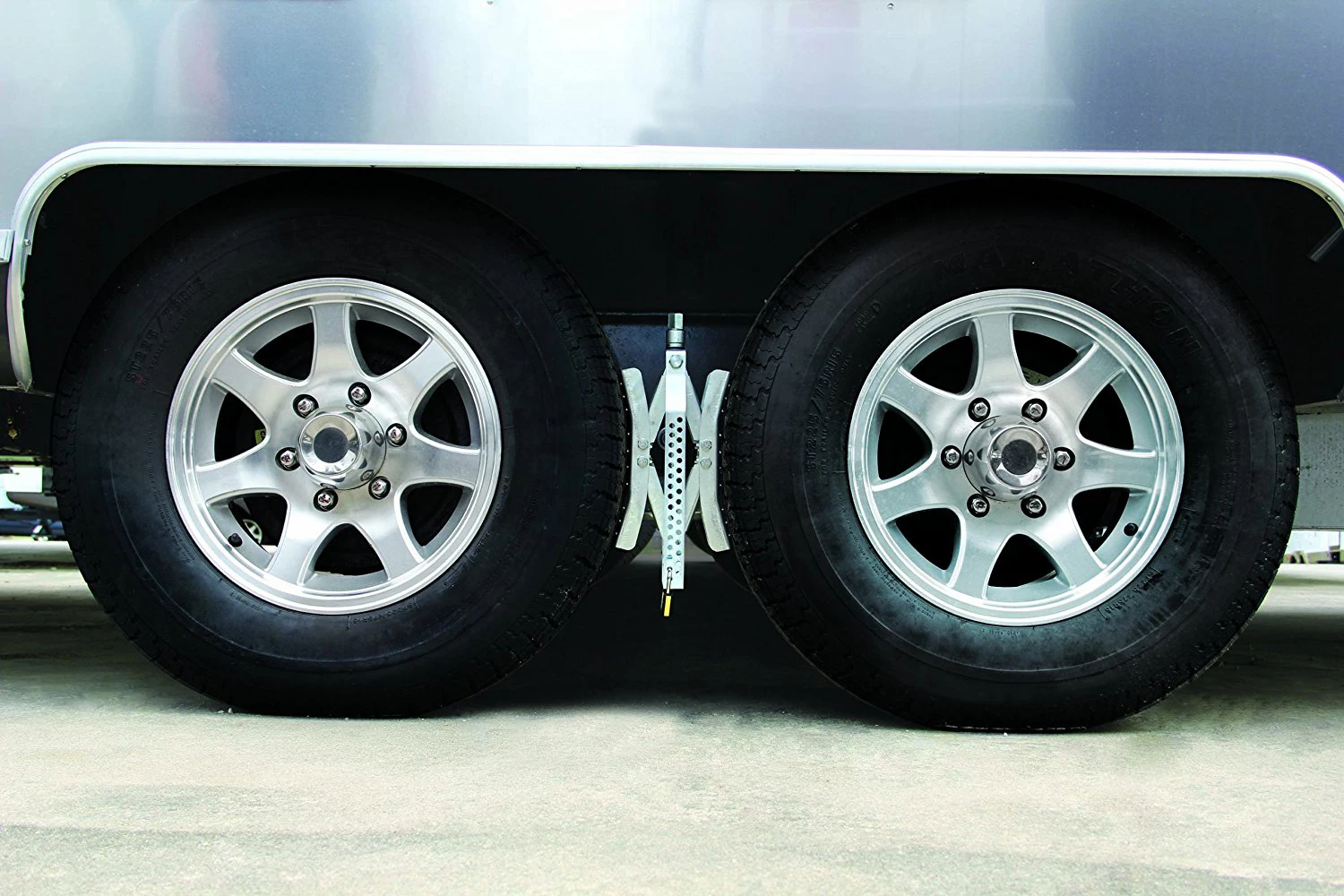 H10008 Rv Wheel Stop- Stabilizes Your Trailer By Securing Tandem Tires ...
