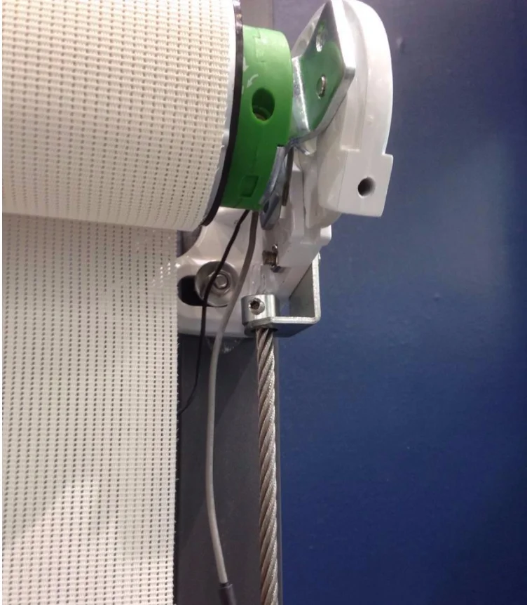 Motorized Cable Guide Track Outdoor Screen Roller Blinds| Alibaba.com