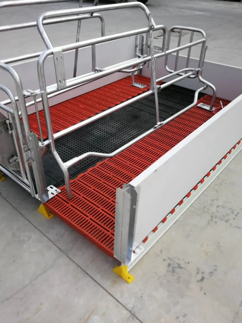 High Quality Galvanized Pig Cage Farrowing Crate for Pig Farm