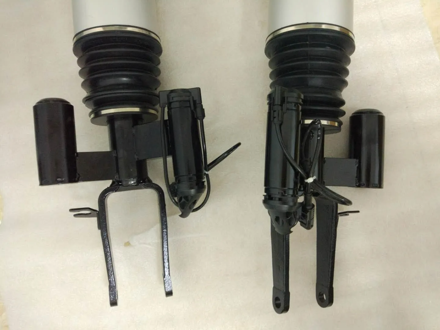 W211 Airmatic Strut Air Suspension Shock Absorbers 2113209613 For ...