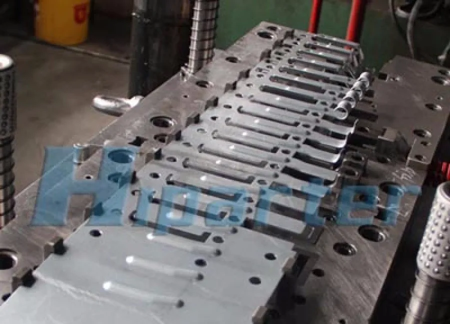 Curling Sheet Metal Progressive Stamping Tooling from Qingdao Hiparter