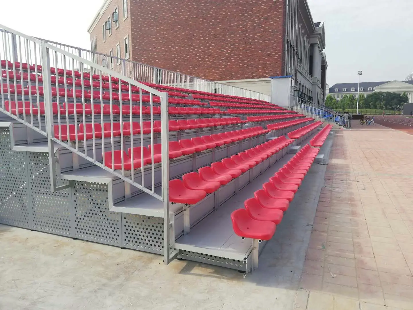 Durable Aluminum Bleachers for Outdoor Events & Stadiums