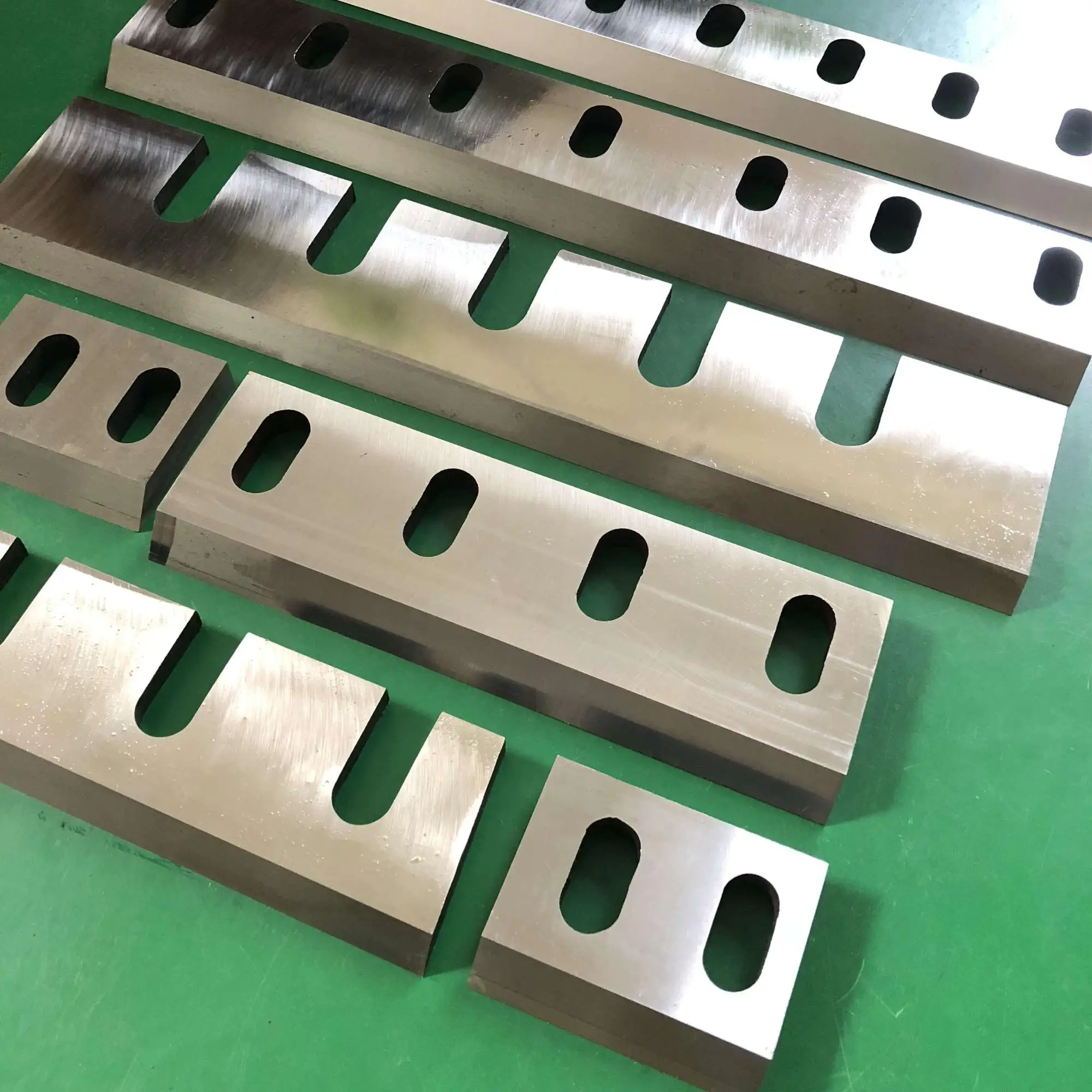 Waste Tire Recycling Shredder Blade Granulator Crusher Machine Plastic ...