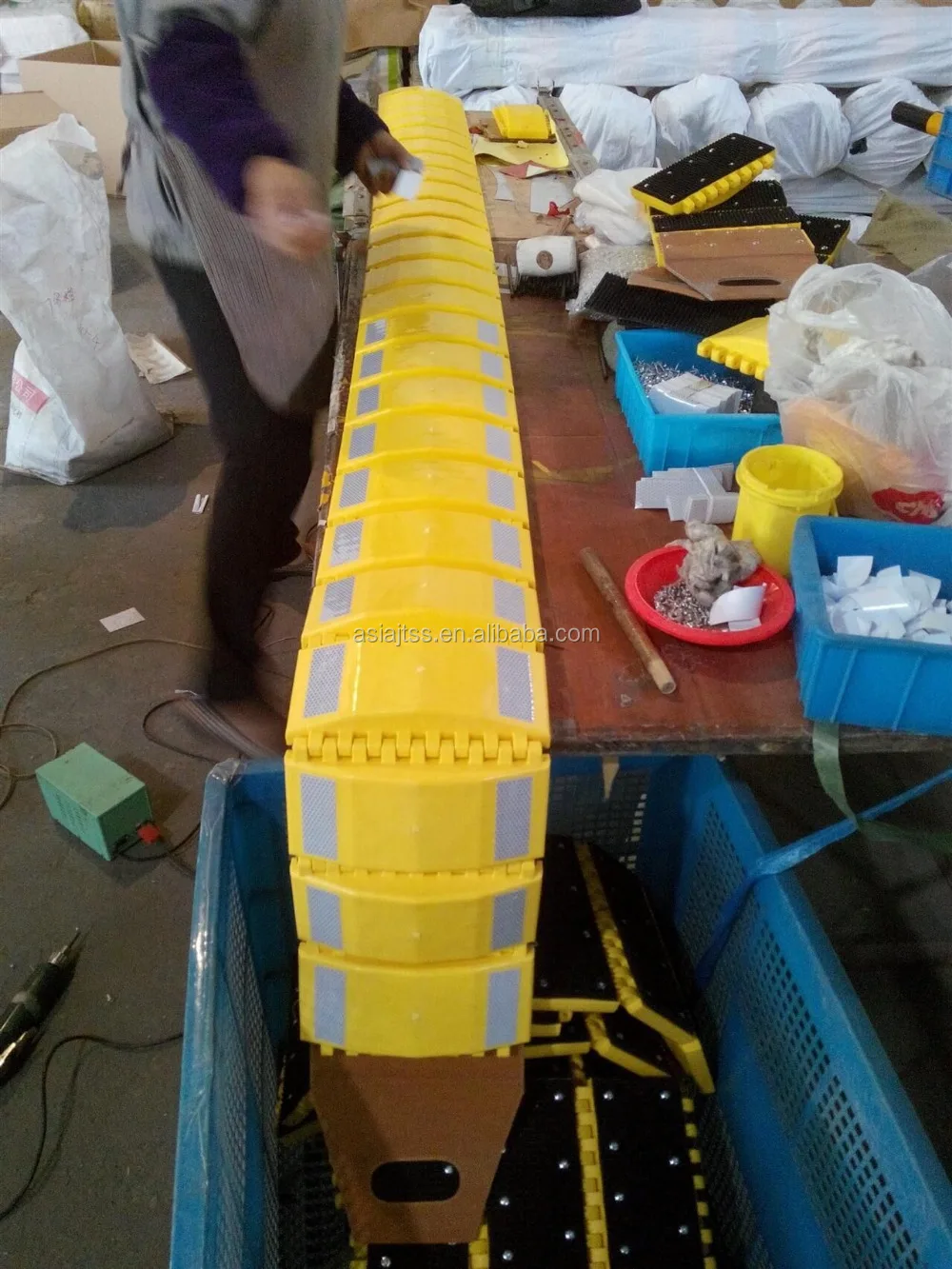 Good Quality One Way Speed Bump Portable Speed Hump - Buy One Way Speed ...