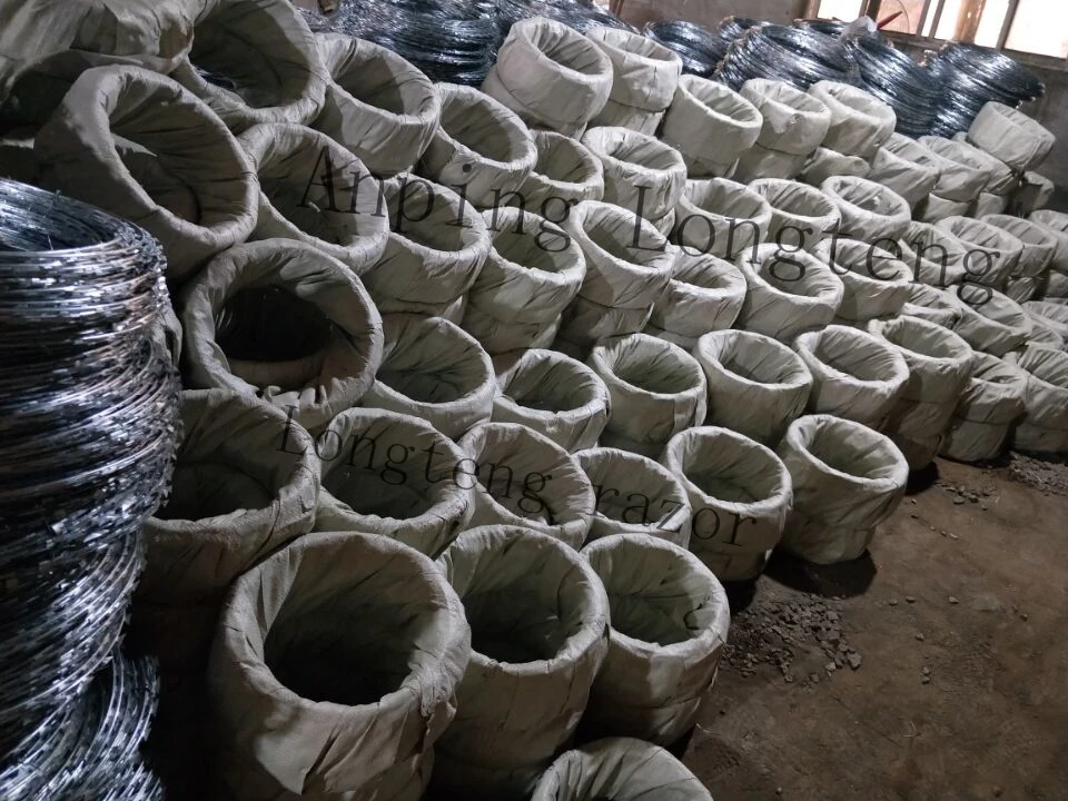 Spiral Coil Razor Barbed Wire Prison Wall Fence Cbt-65 - Buy Razor Wire ...