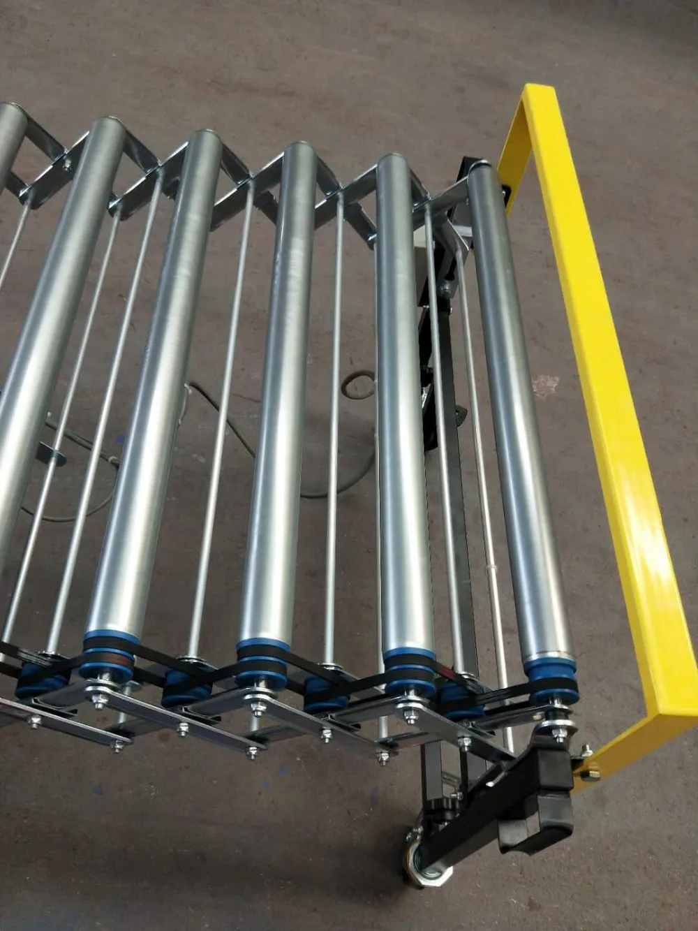 Powered Portable Roller Electric Conveyor - Buy Powered Roller Conveyor ...