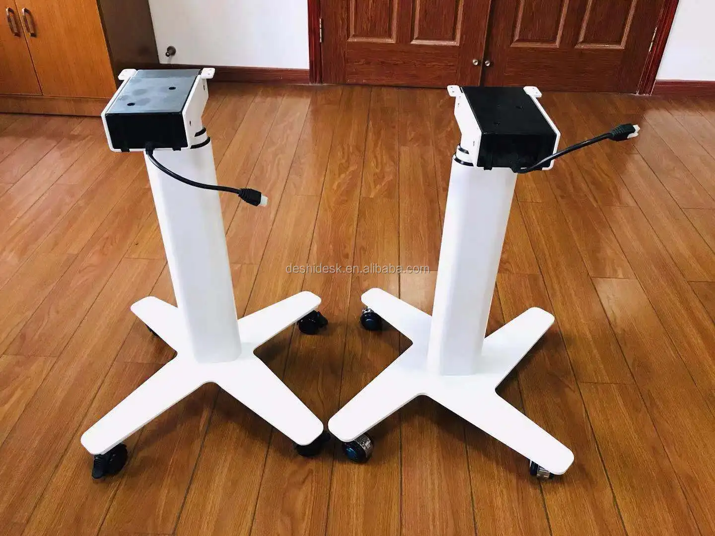 Height Adjustable Single Leg Table - Ideal for Laptop Use