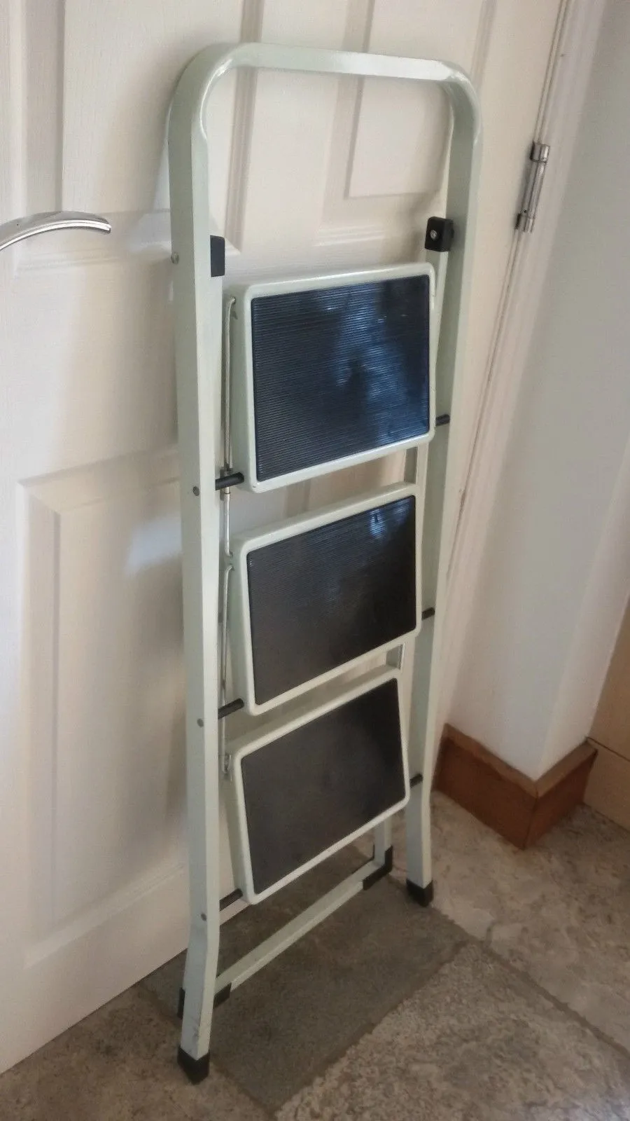 3 Step Ladder With Safety Handrail Foldable Safety Non Slip Matt Safe ...