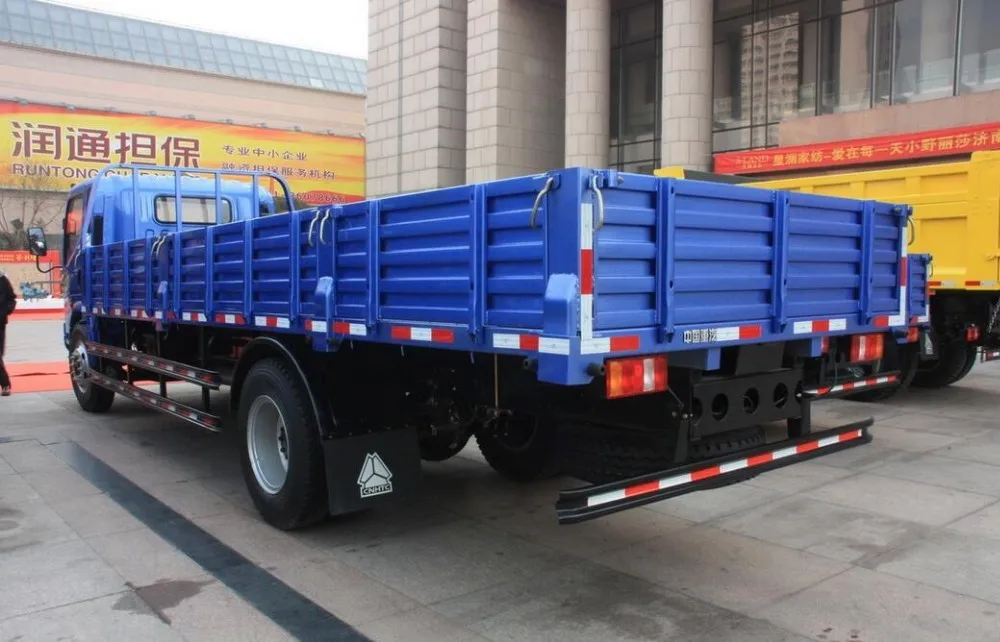 Sinotruk Howo 4x2 5 Ton Light Duty Carriage Van Truck