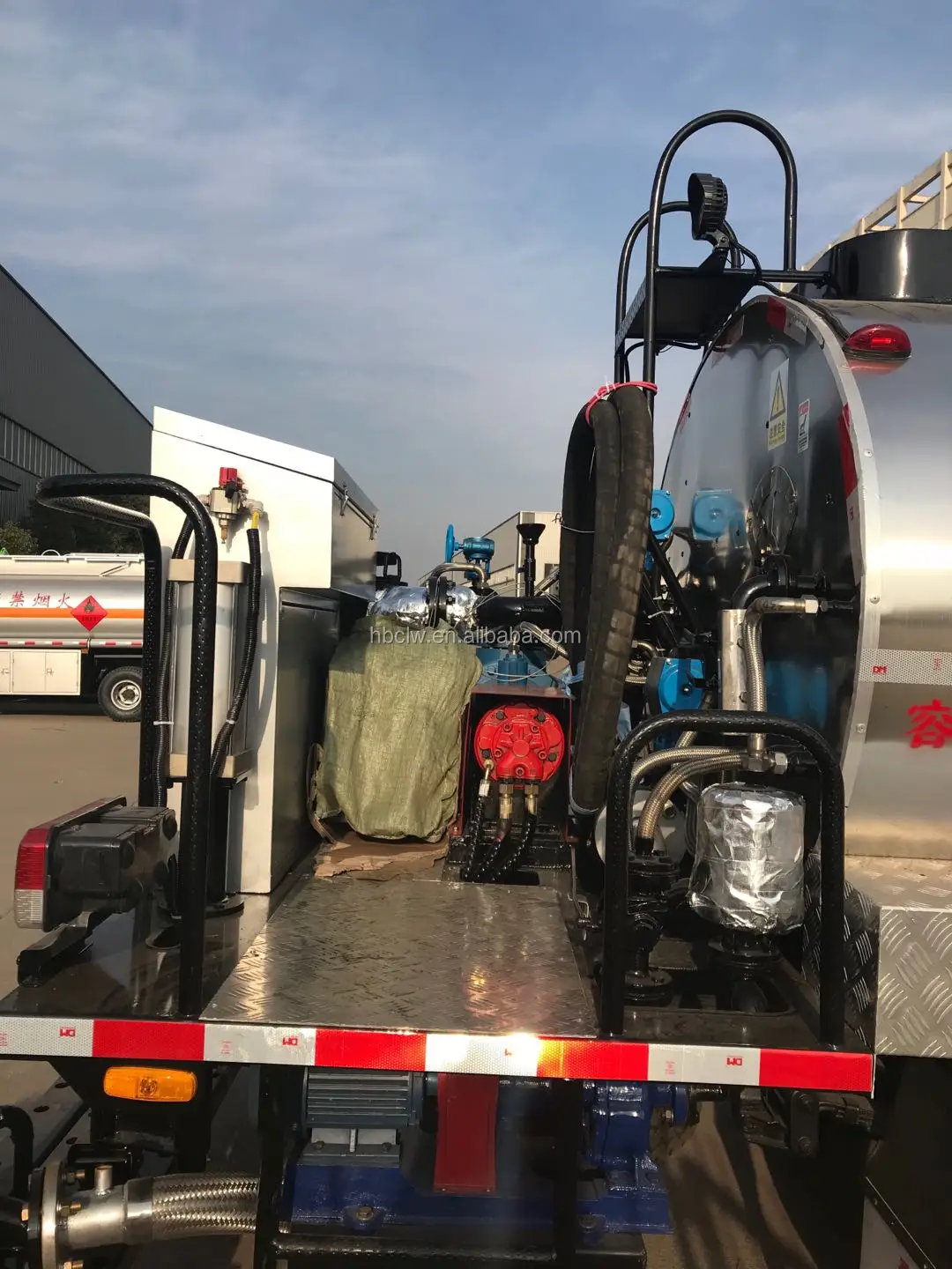 Bitumen Distributor Truck - Efficient Road Construction