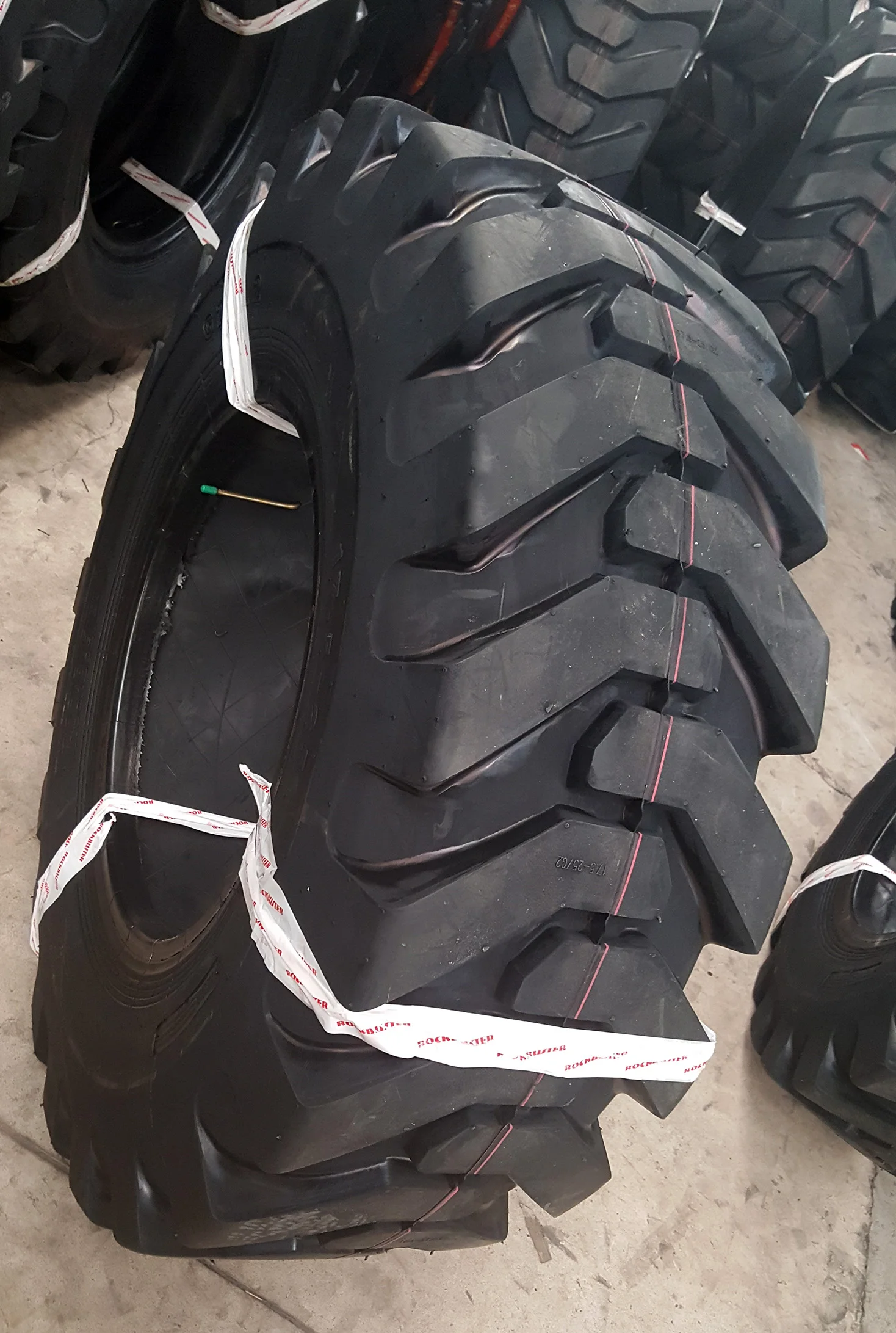 Scrapers And Motor Grader Tyre 17.5-25 G2 L2 Pattern - Buy 17.5-25 Tire ...