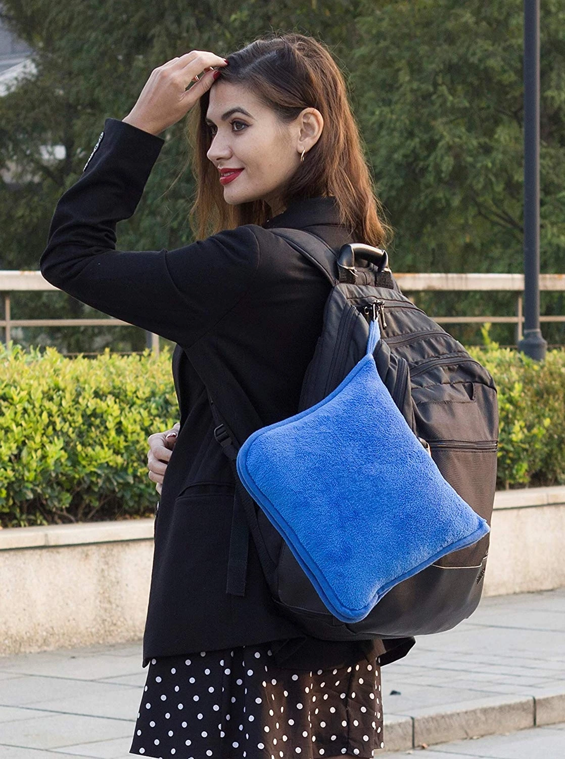 2 In 1 Airplane Blanket With Hand Luggage Belt And Backpack Clip Packed ...