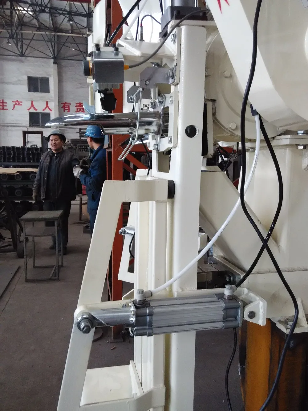 Pneumatic Type 8 Spouts Roto Packer Cement Packing Machine - Buy Cement ...