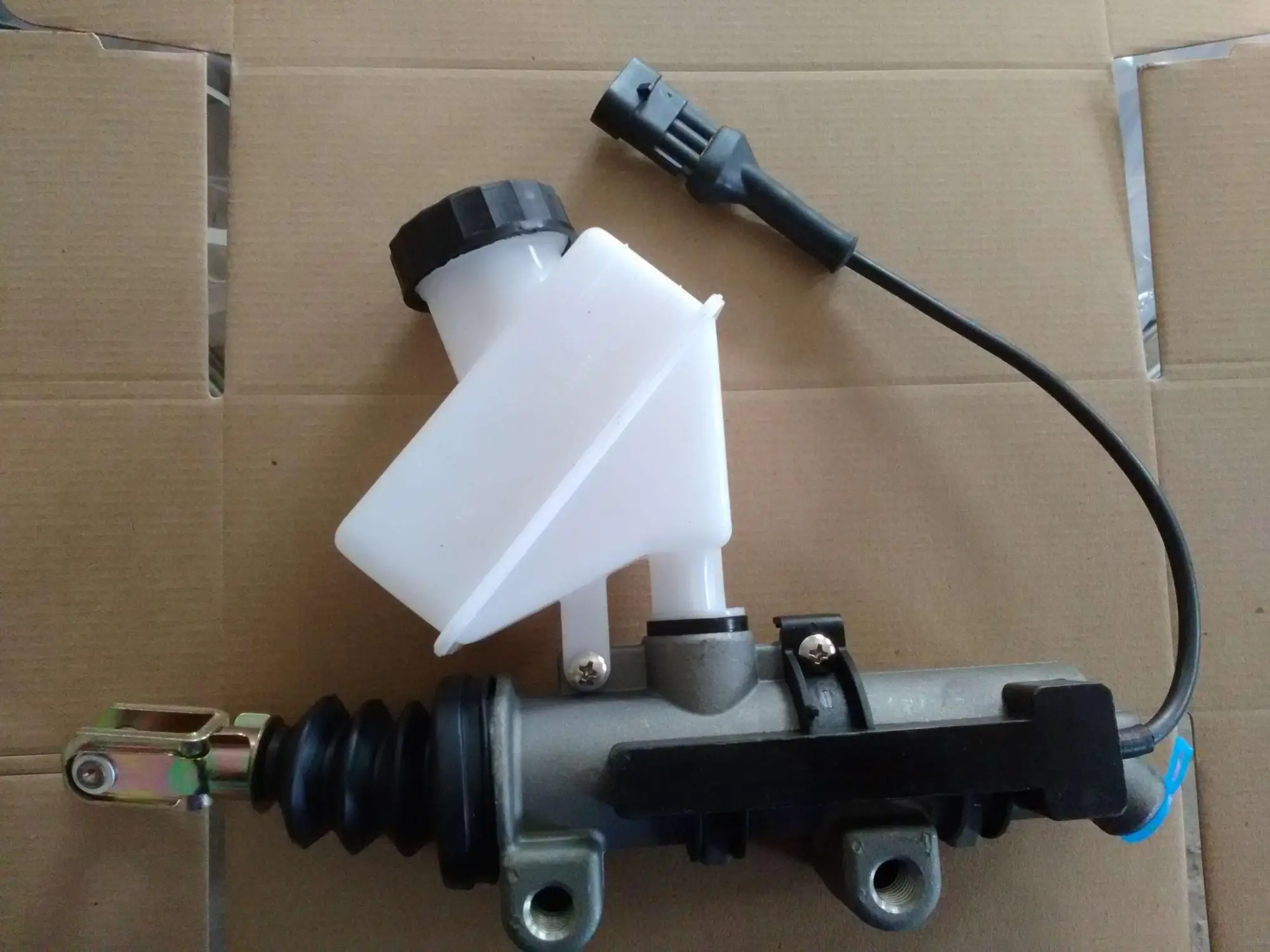 Auto Truck Parts Clutch Master Cylinder 41285311 - Buy Clutch Master ...