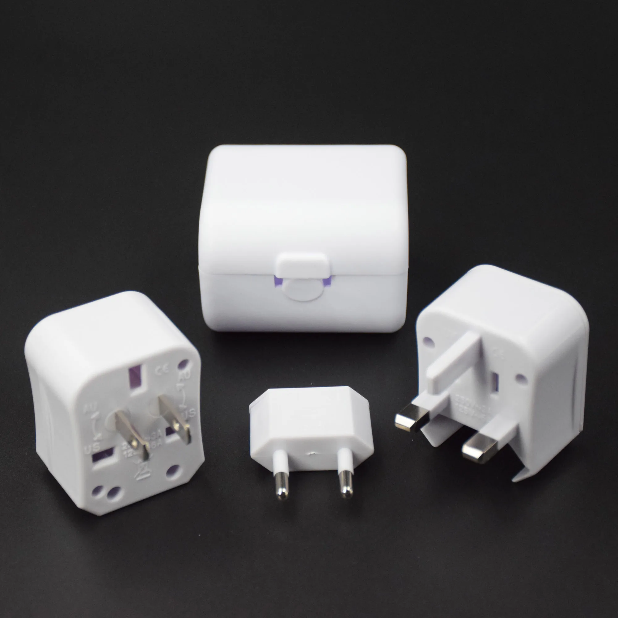 Travel Plug Adaptor 3 in 1 - Universal Adapter with Case