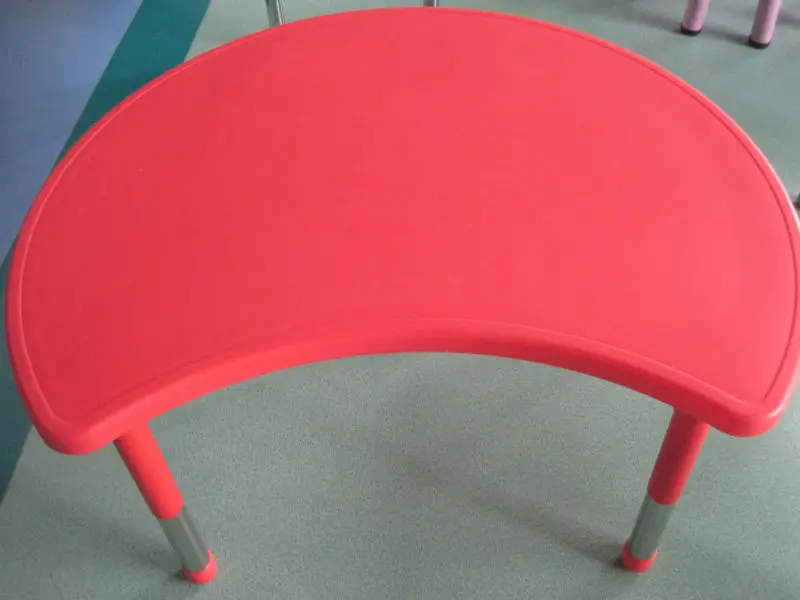 Kids Plastic Half Moon Shape Desks for Classroom - YIQILE