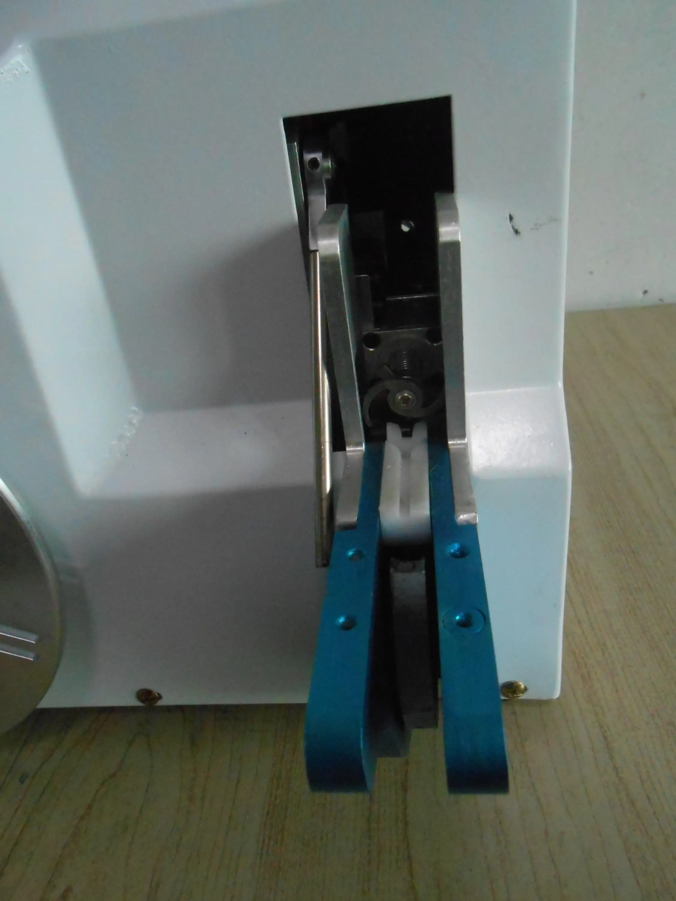 Semi Automatic Bow Tie Machine with CE - Safety & Efficiency