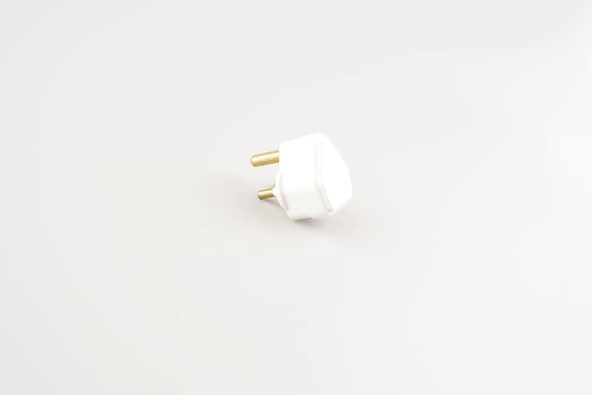 Pc Rewritable Sleeved 2a 220v 3 Round Pin Adapter Power Plug Top - Buy ...