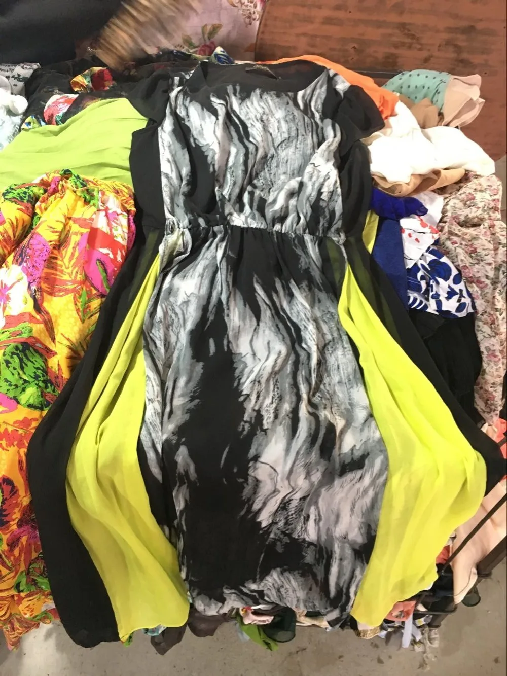 Boa qualidade ordenadas roupas usadas em fardos de roupas de segunda ...