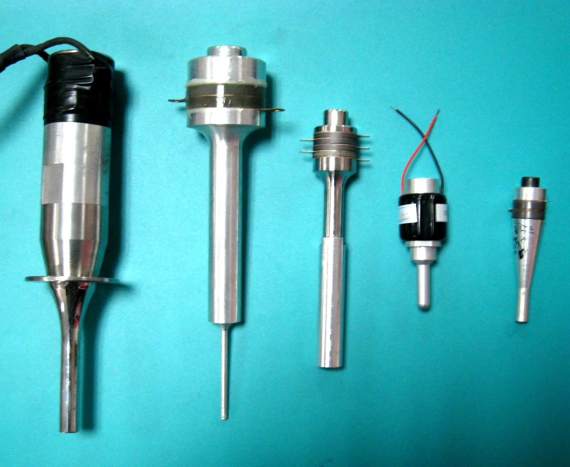 Customizable Low Frequency Immersible Ultrasonic Transducer