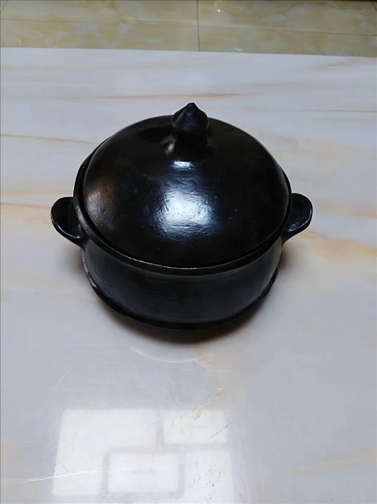 Ethiopian Traditional Casserole Dest Shekla on Fire Cooking