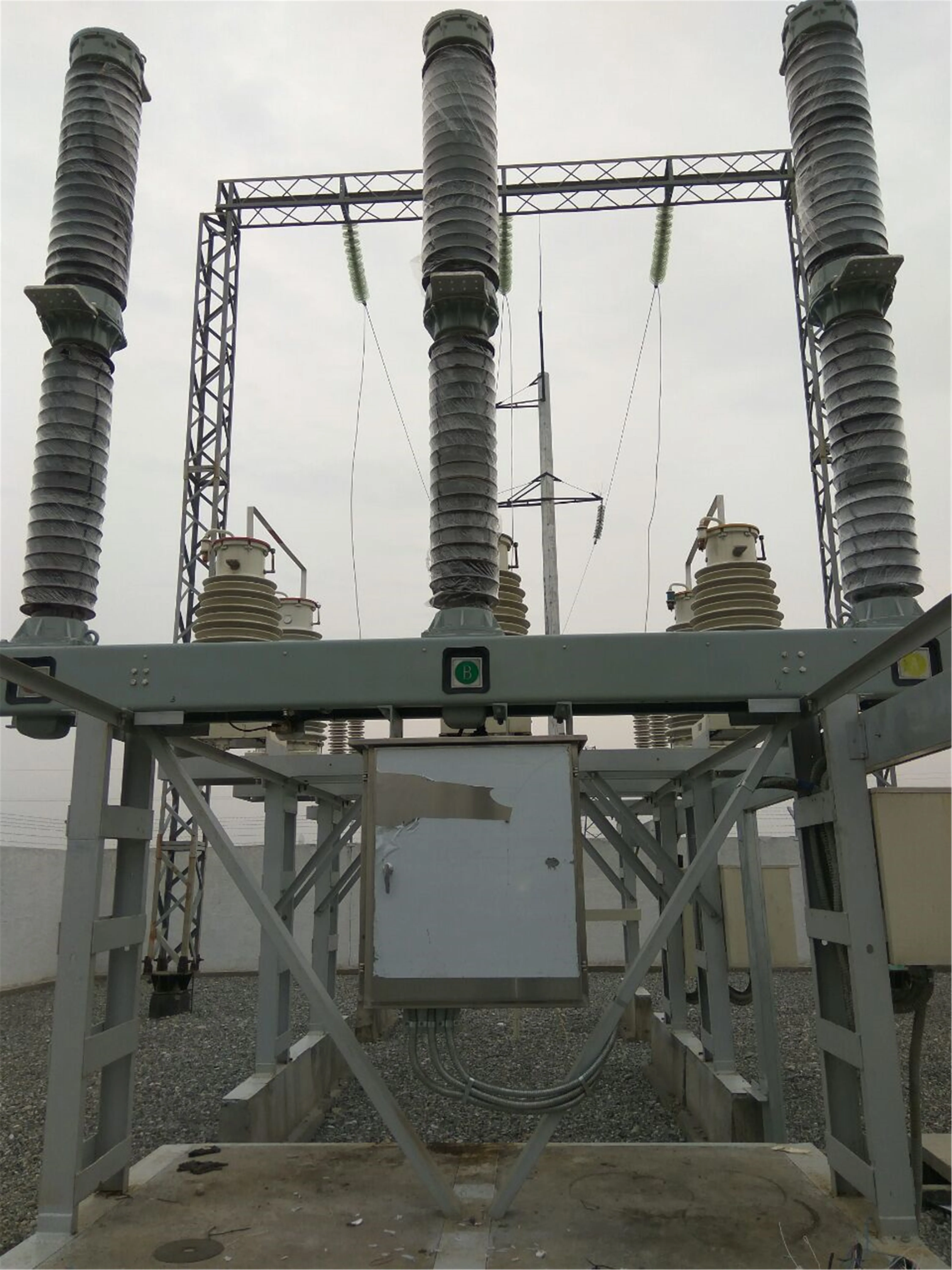 Outdoor High Voltage 110KV 132KV SF6 Circuit Breakers