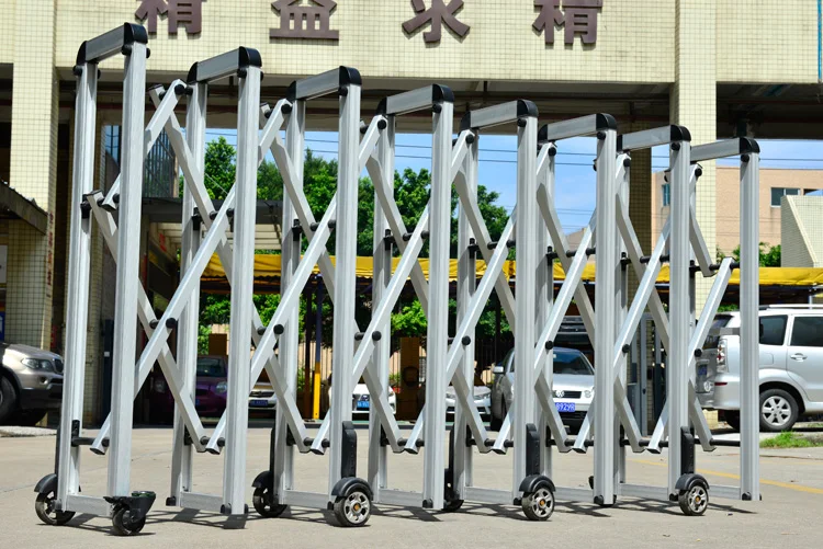 Plastic Rubber Road Rolling Barrier: Highway Guardrail & Crowd Control ...
