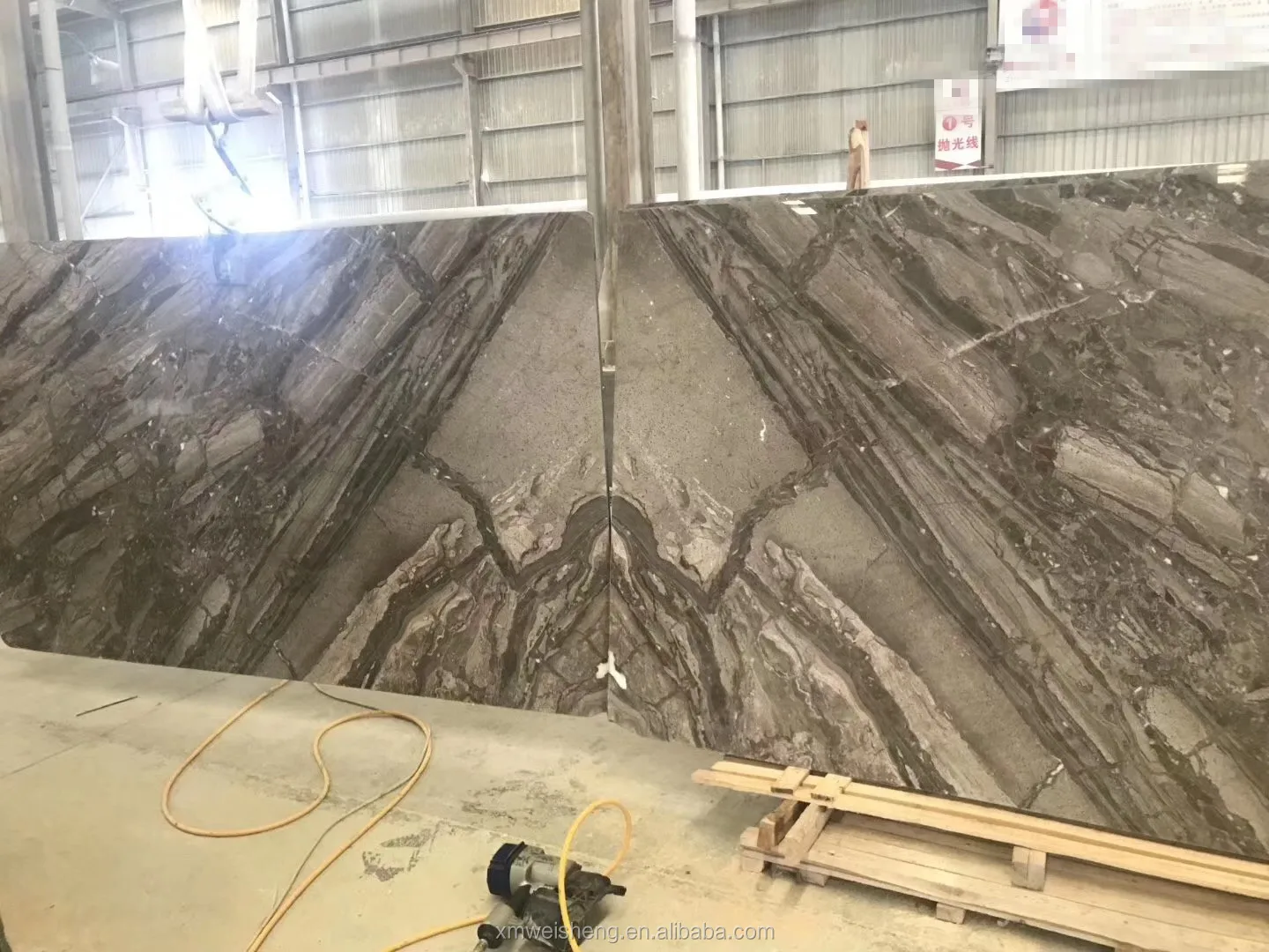 Shop Our Open Bookmatched Marble Slabs for Countertops
