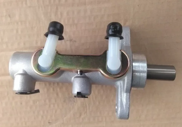 制动主缸鹰首脑Mirage Colt MB858809 MB534481 MR129910 37944 12552 18M656 ...