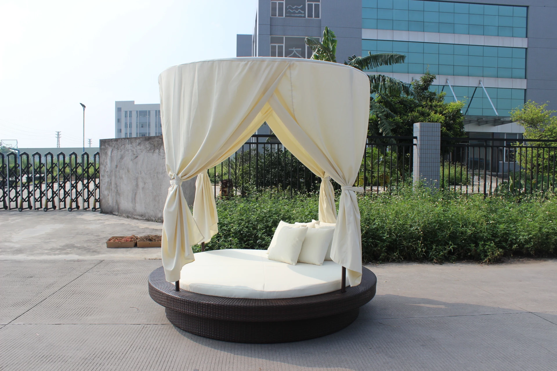 Outdoor Cabana With Cabopy Rattan Round Daybed For Garden Beach - Buy ...