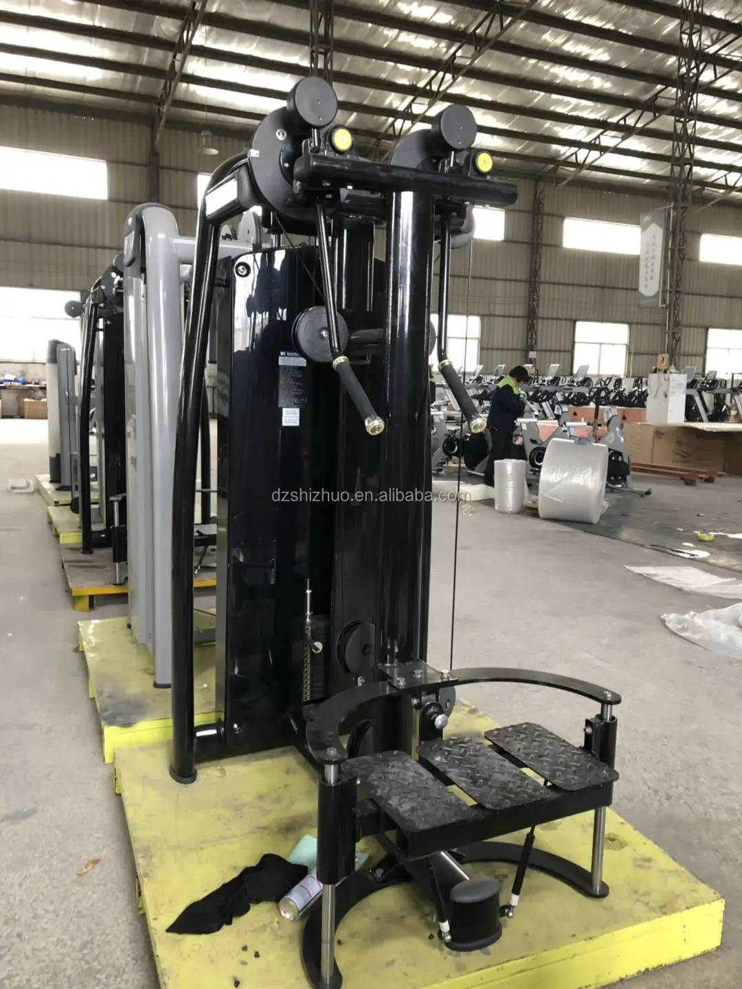 Customized Gym Equipment Shoulder Cable Standing Lateral Raise Machine ...