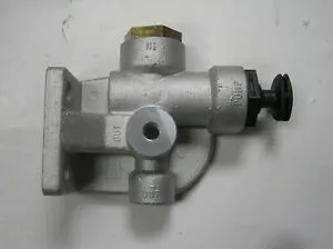 Original Cummins Engine Parts 3975404 Fuel Filter Head - Buy Fuel ...