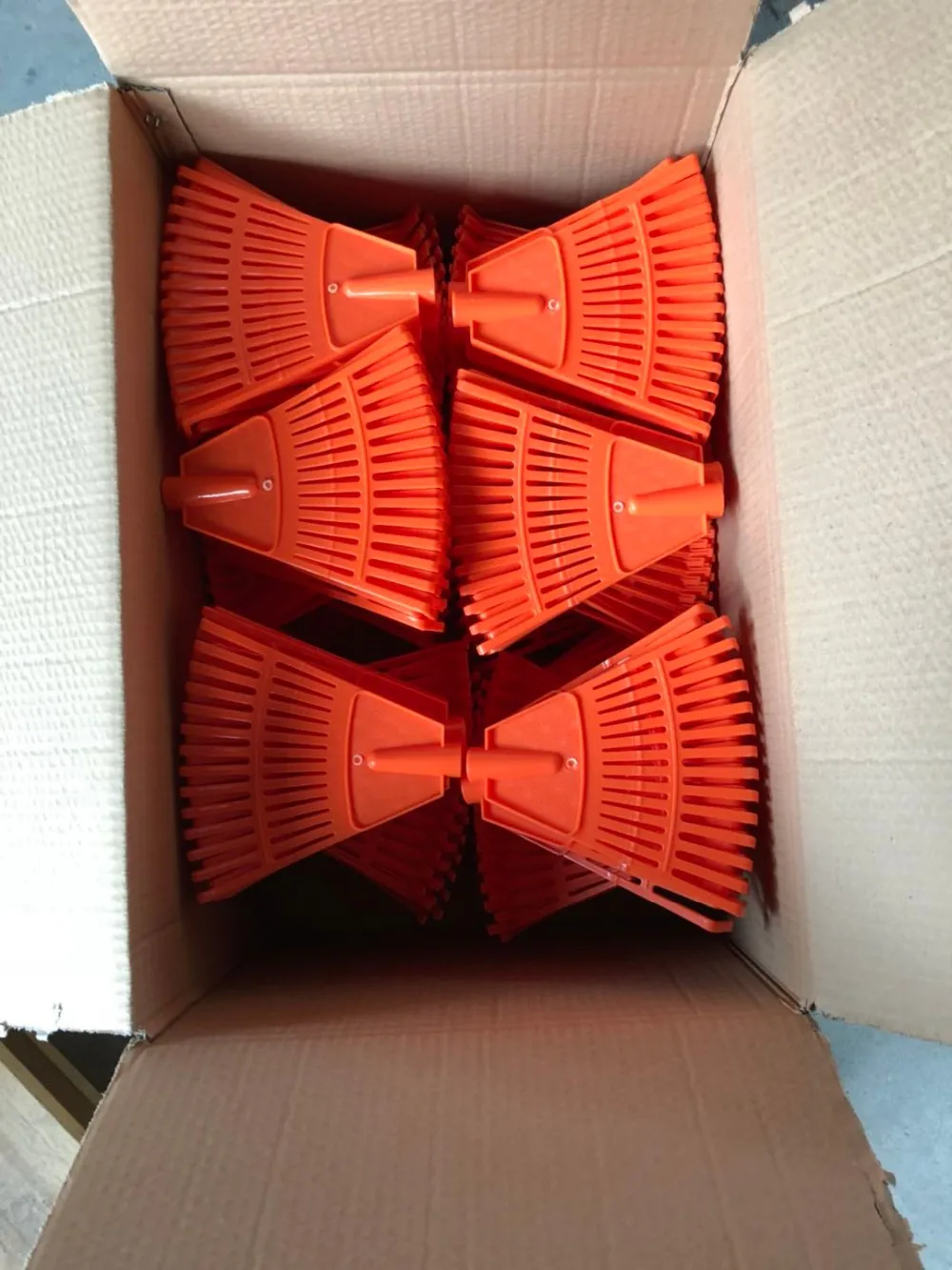 Small 14 Teeth Child Garden Plastic Rake With Short Wood Handle - Buy ...