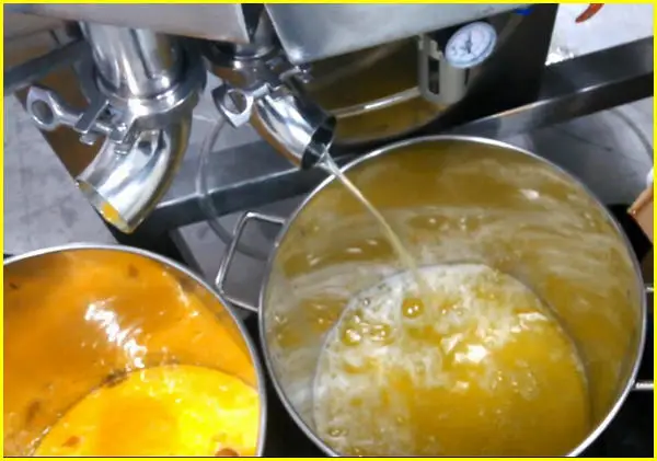 Egg Production Line - Efficient Egg Breaking Machine