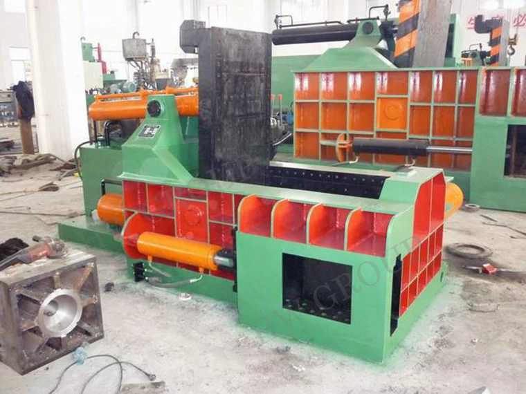 Déchets De Fer Compacteur Machine Utilisé Ferraille Presse À Balles ...