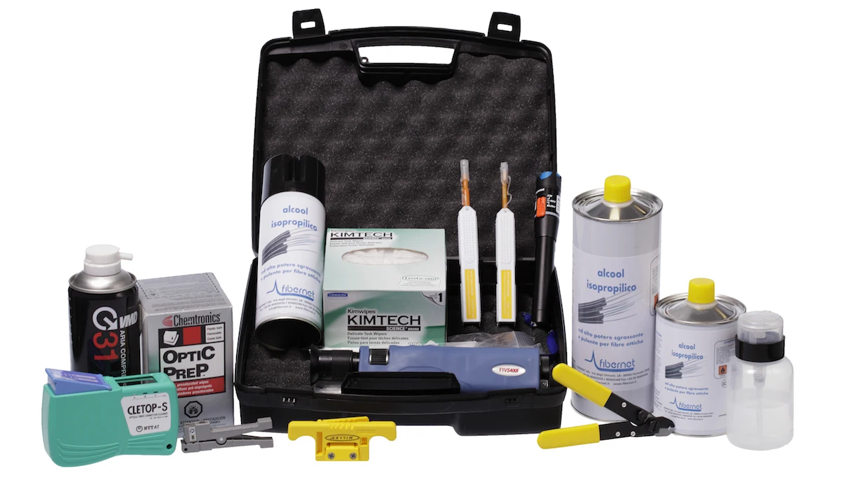 Clean Fiber Optic Cable Connectors with Fcleaning Wipes