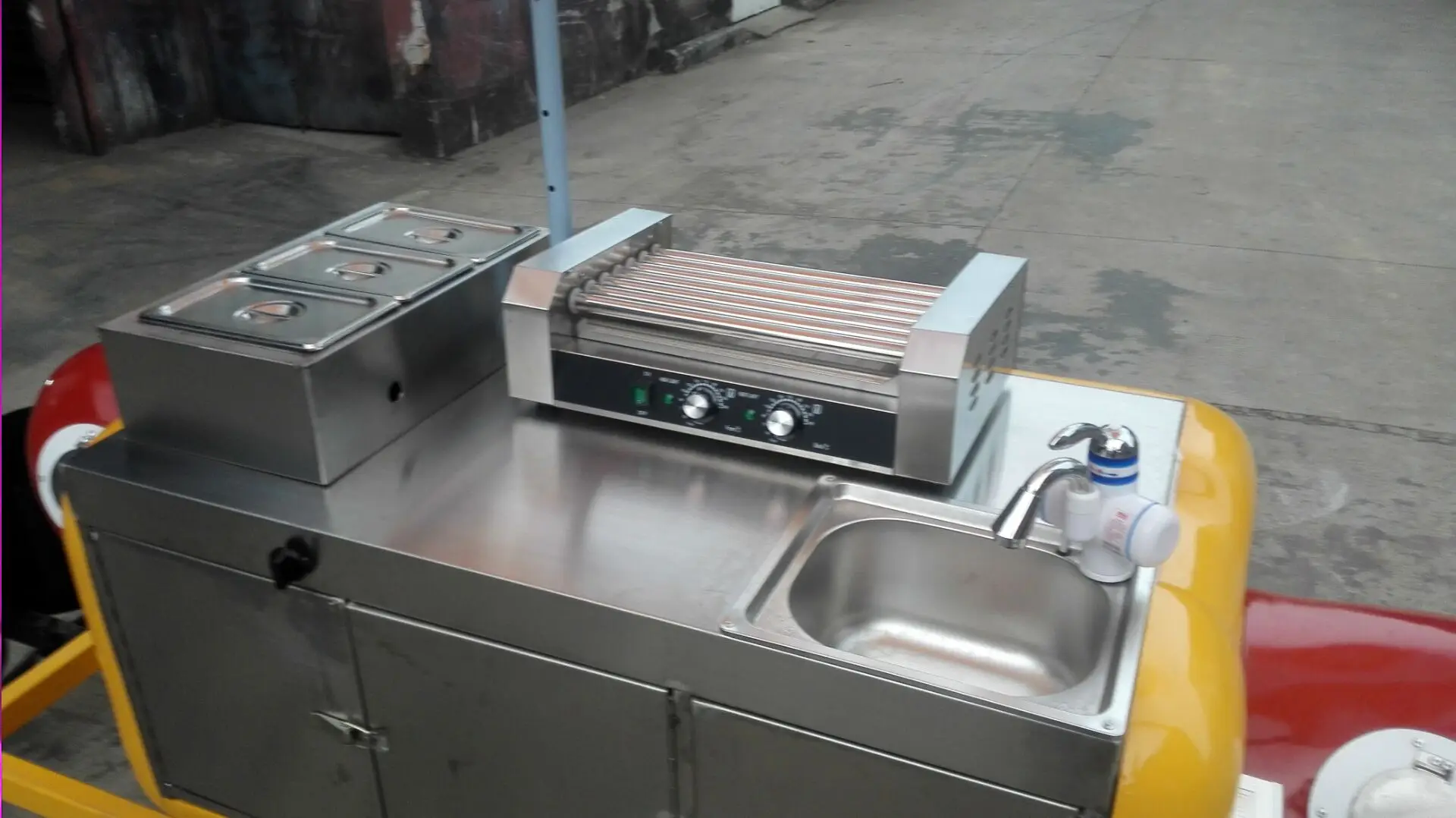 Outdoor Hot Dog Cart with Umbrellas - Perfect for Food Trucks