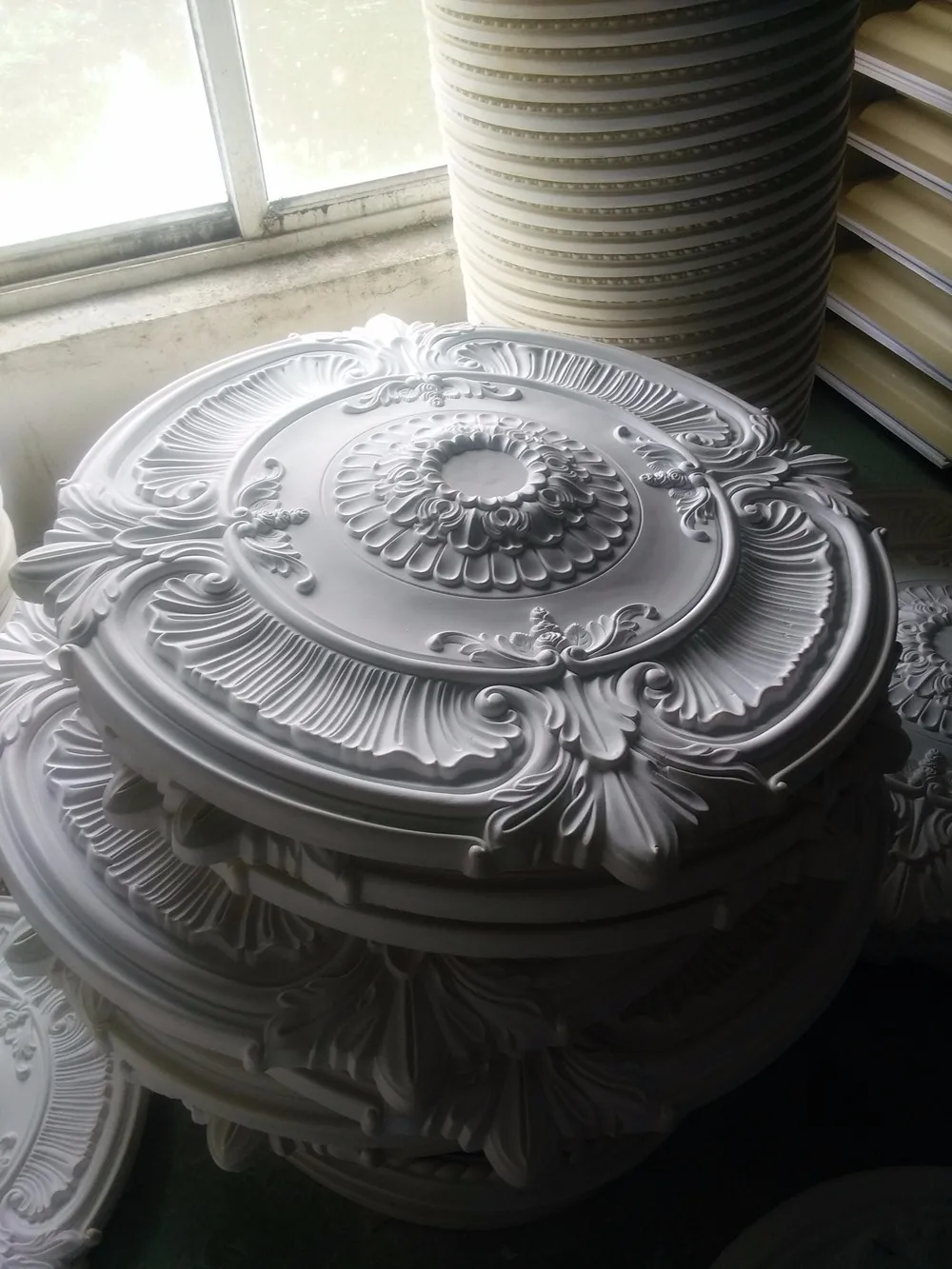 Round Ceiling Appliques Flower Decorative Arc Mouldings Decoration ...