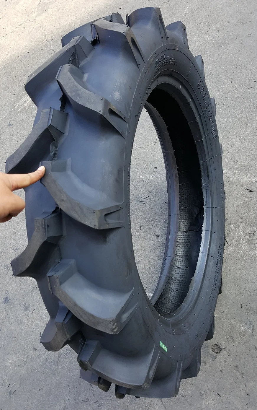 Kubota Tractor Tyre 8.3-24 Tractor Tire - Buy Qingdao Tyre,Tractor Tire ...