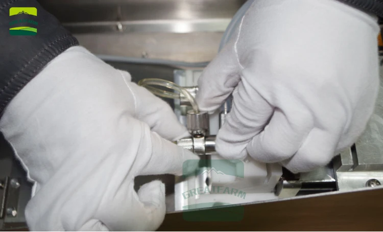 Hot Sale Chick Automatic Vaccinator Device Automatic Vaccine Continuous ...