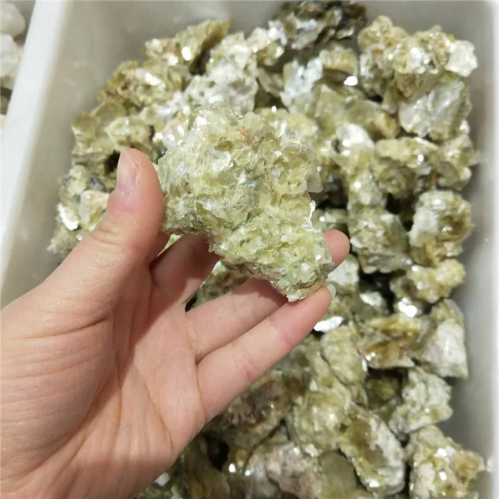 Wholesale Natural Golden Mica Flakes Quartz Crystal Stone For ...