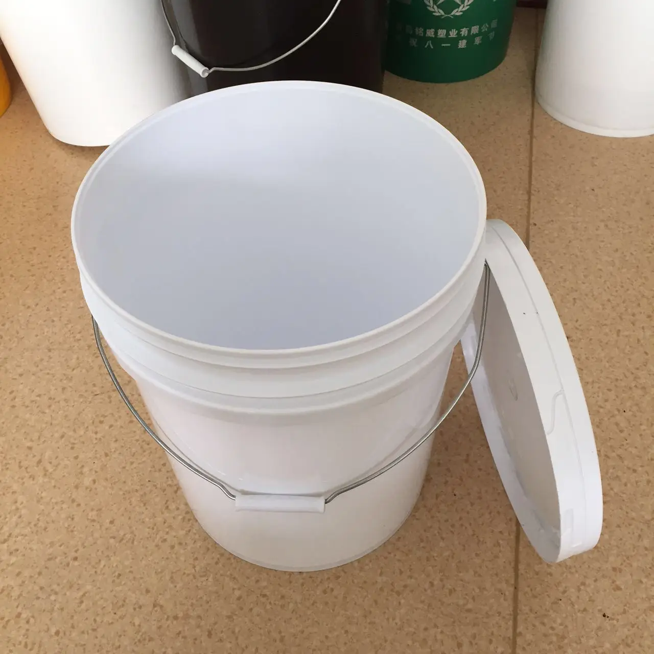 25 Liter Tall White Round Pp Bucket With Wire/plastic Handle And Flower ...