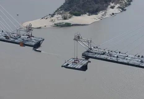 100 Ton Precast Concrete Segment Lifter for Cable-Stayed Bridges