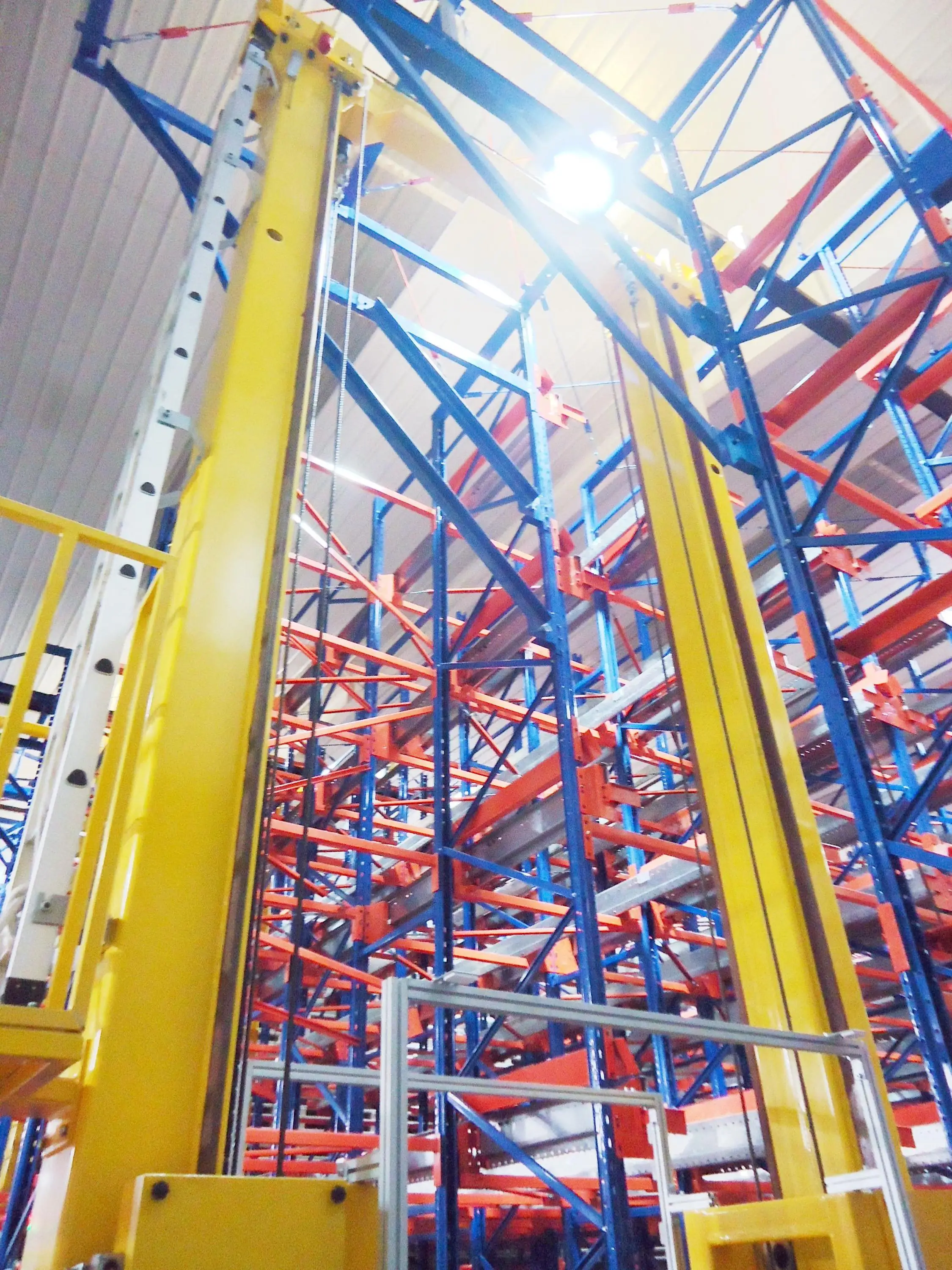 Rack Cladding Support Steel Warehouse And Also Support The Walls And ...